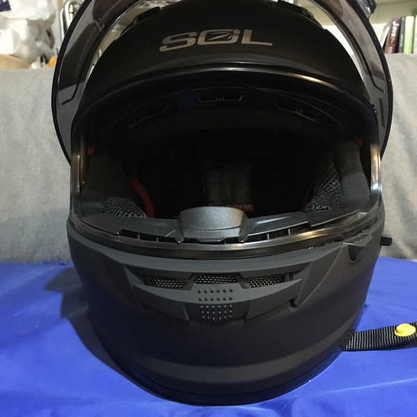 菜鳥工程師 肉豬: SOL SF-6全罩式安全帽 XL大帽體 素色 消光黑開箱